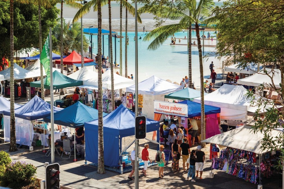 Cairns Esplanade Markets Christmas Shopping - Things to Do - Bellevue ...